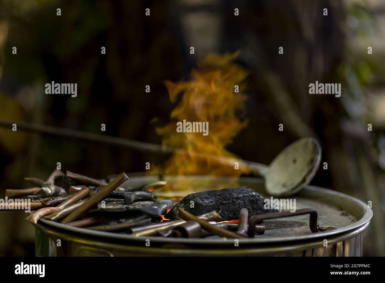 Bronze casting process and manual labor concept Stock Photo - Alamy
