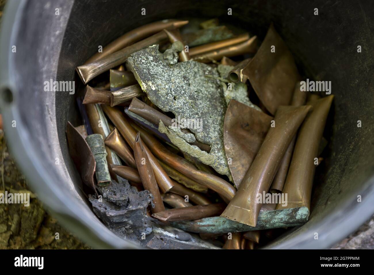 Bronze casting process and manual labor concept Stock Photo - Alamy