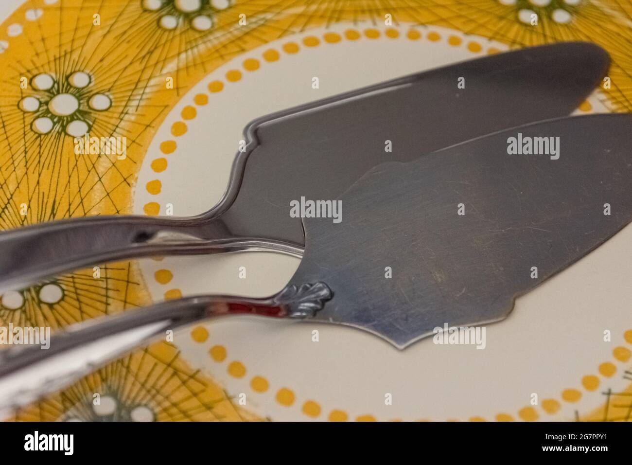 Silver cake spatulas hi-res stock photography and images - Alamy