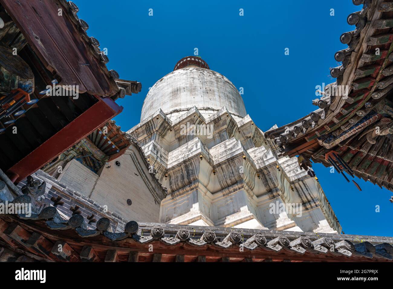 White tower in Tayuan Temple in Wutai Mountain, Shanxi Province, China ...
