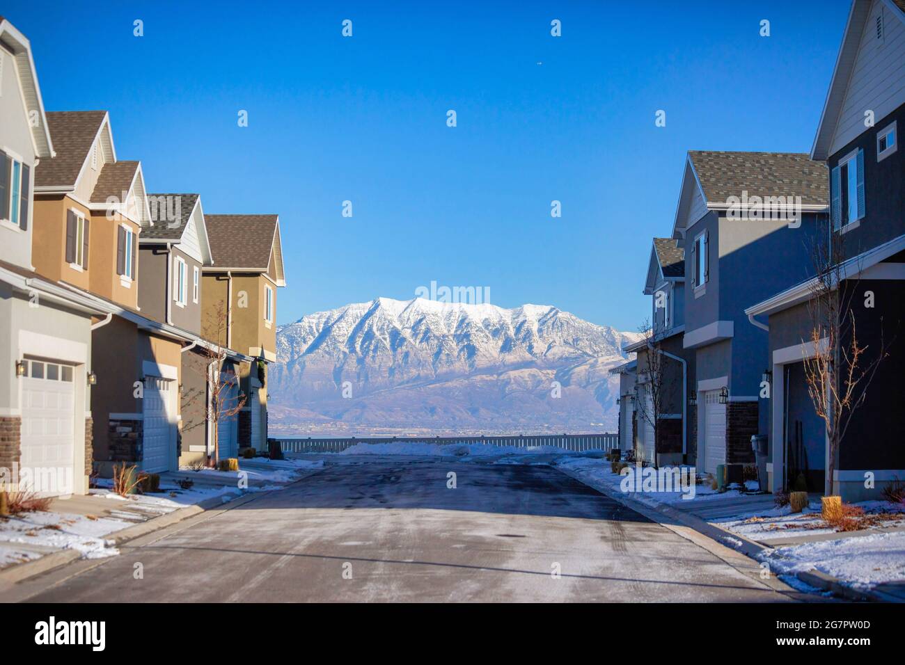 Parallel rows of houses hi-res stock photography and images - Alamy