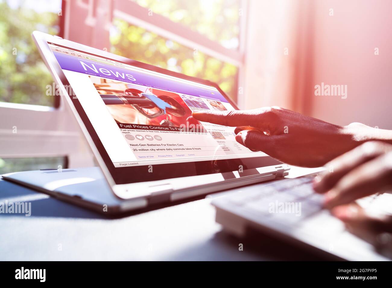 Black woman at conference table hi-res stock photography and images - Alamy