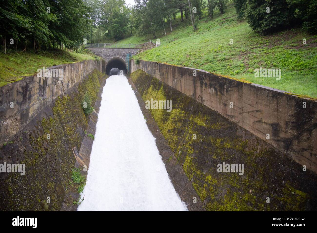 Heimbach, Germany. 16th July, 2021. Water runs off in the overflow of ...