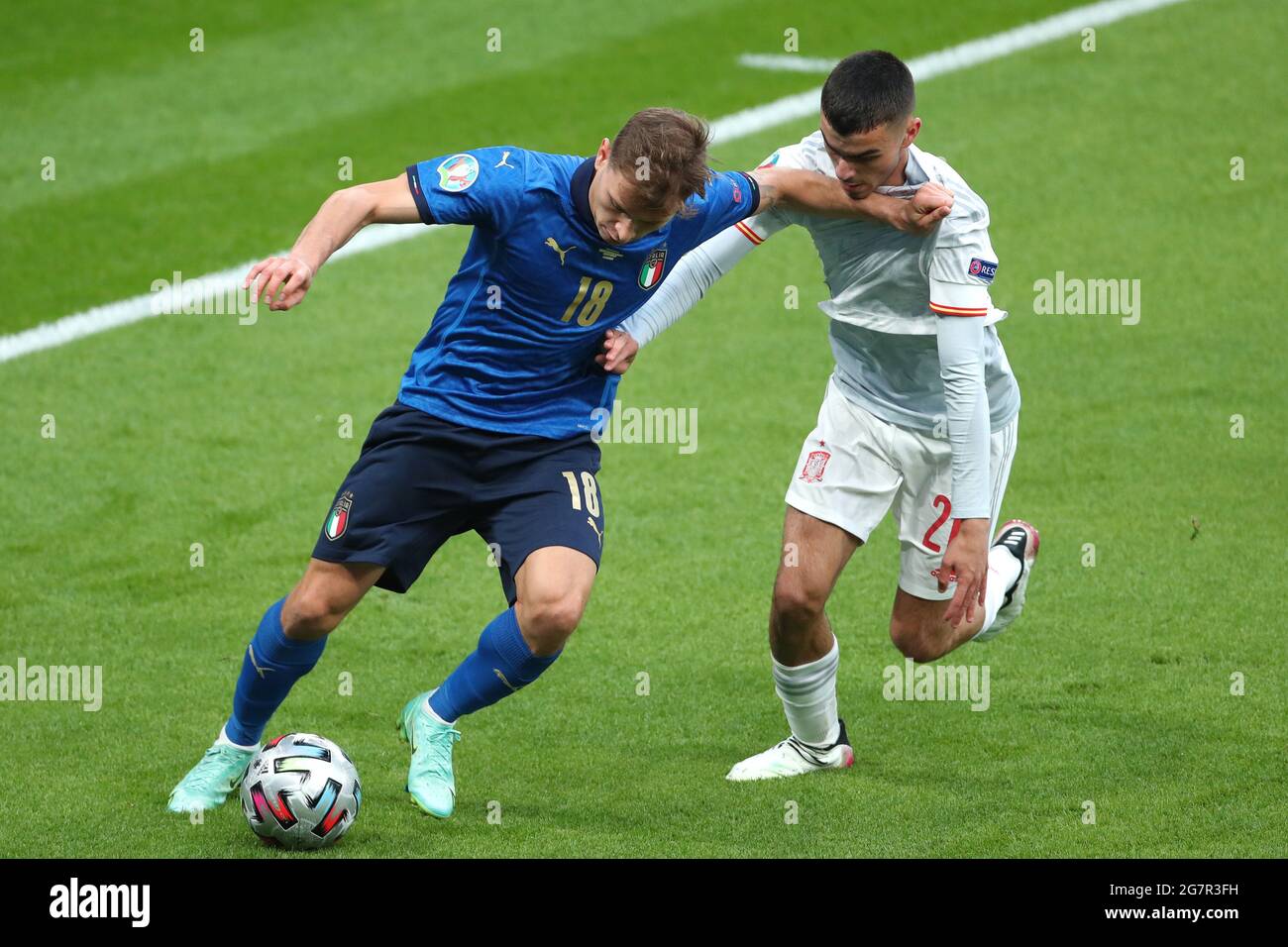 Nicolo barella of italy hi-res stock photography and images - Alamy