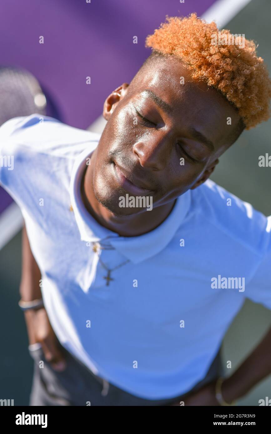 Handsome man eyes shut hi-res stock photography and images - Alamy