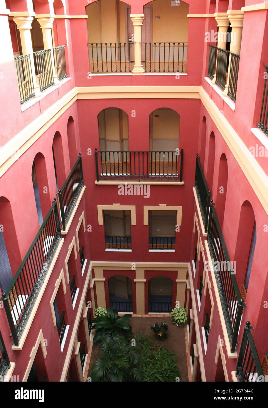 Rectangular column hi-res stock photography and images - Alamy