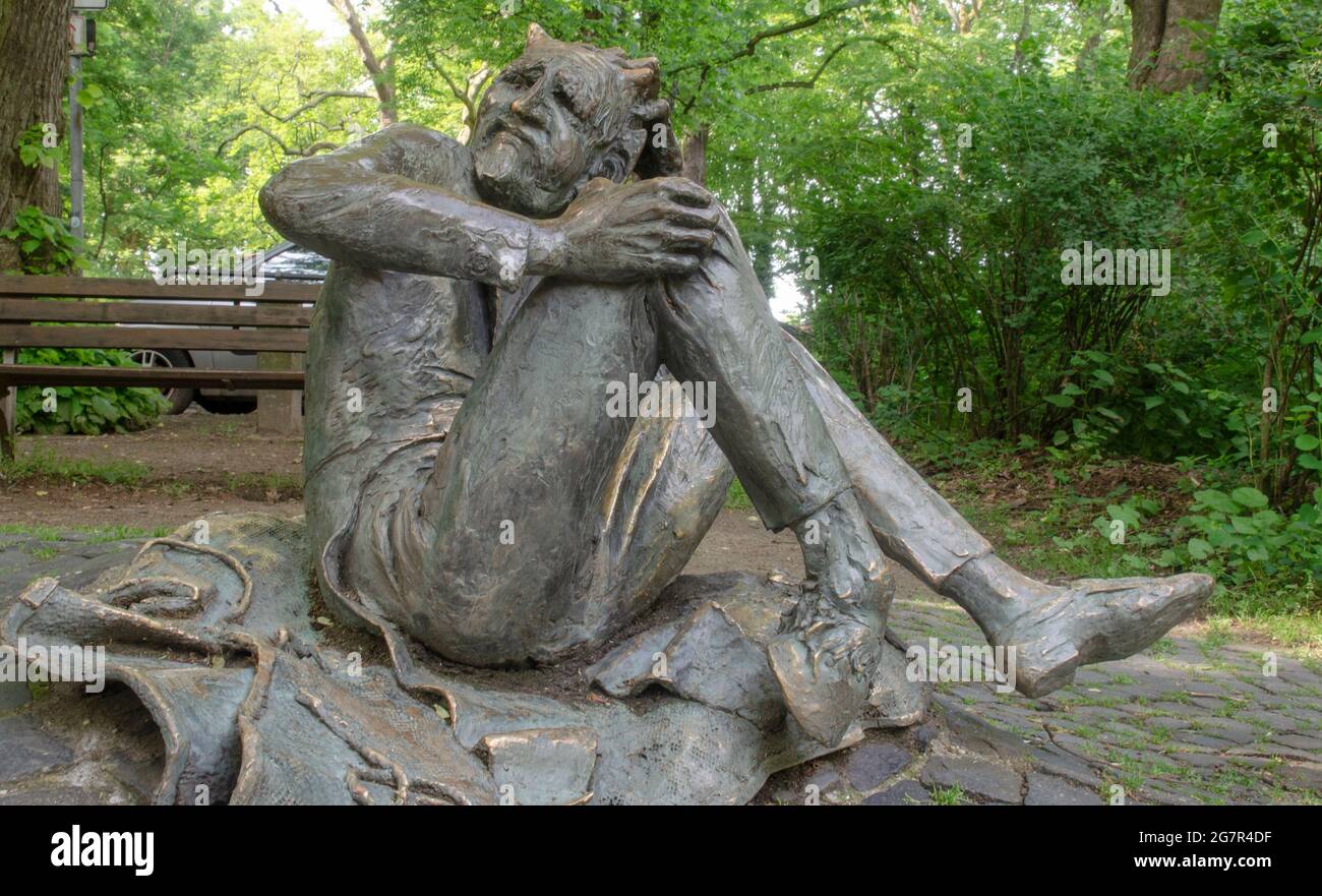 Aachen: Bauersfrau und Teufel ist eine Statuengruppe auf dem Lousberg ... Aachen: Bauersfrau und Teufel ist eine Statuengruppe auf dem Lousberg ...