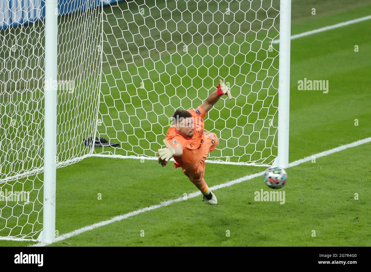 UNAI SIMON, ITALY V SPAIN, 2021 Stock Photo - Alamy