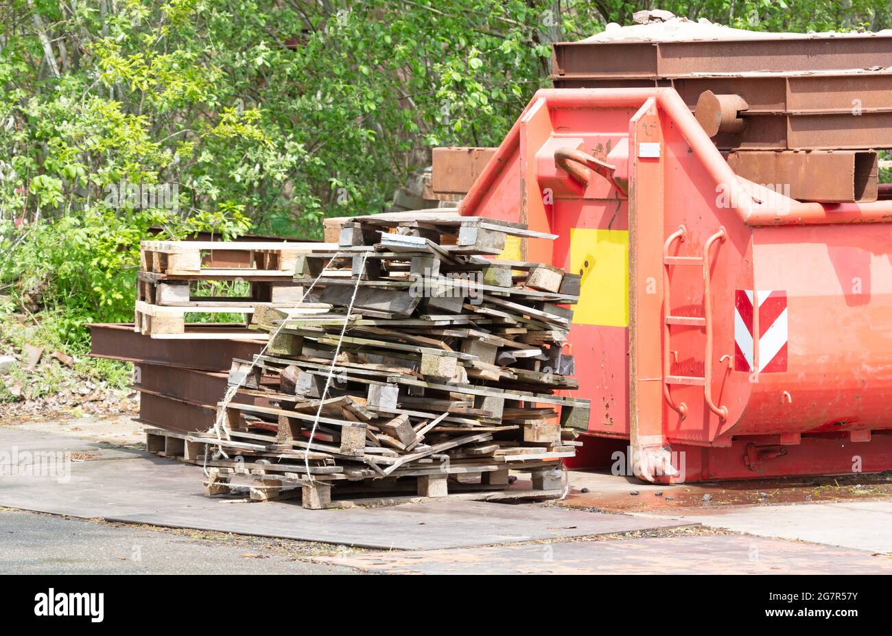 Bulky waste container hi-res stock photography and images - Alamy