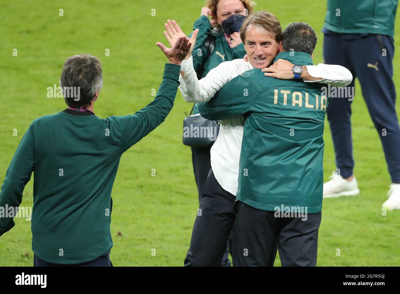 Italy manager roberto mancini hi-res stock photography and images - Alamy