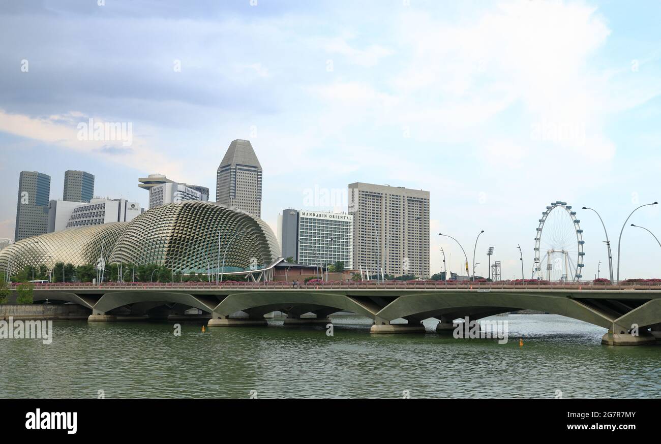 Singapore city skyline view hi-res stock photography and images - Alamy