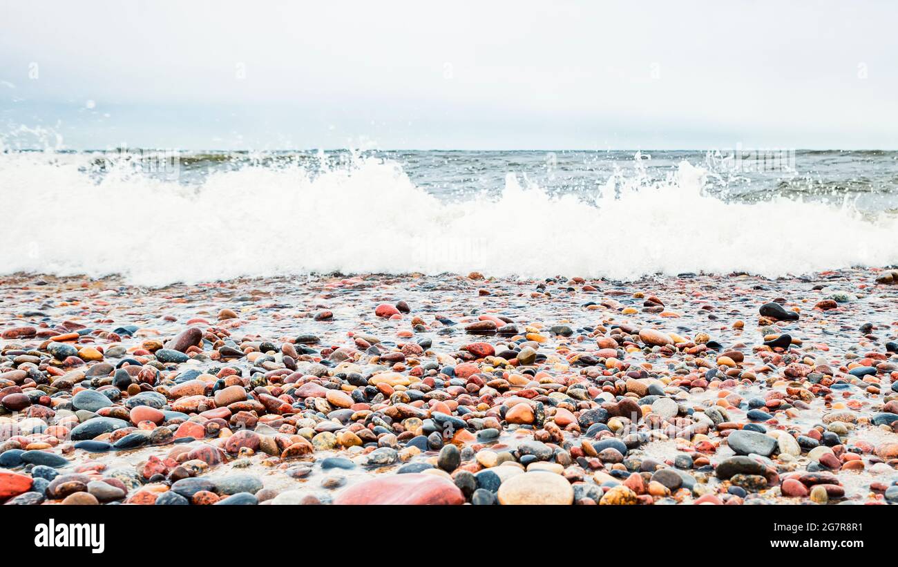 Pebble water feature hi-res stock photography and images - Alamy