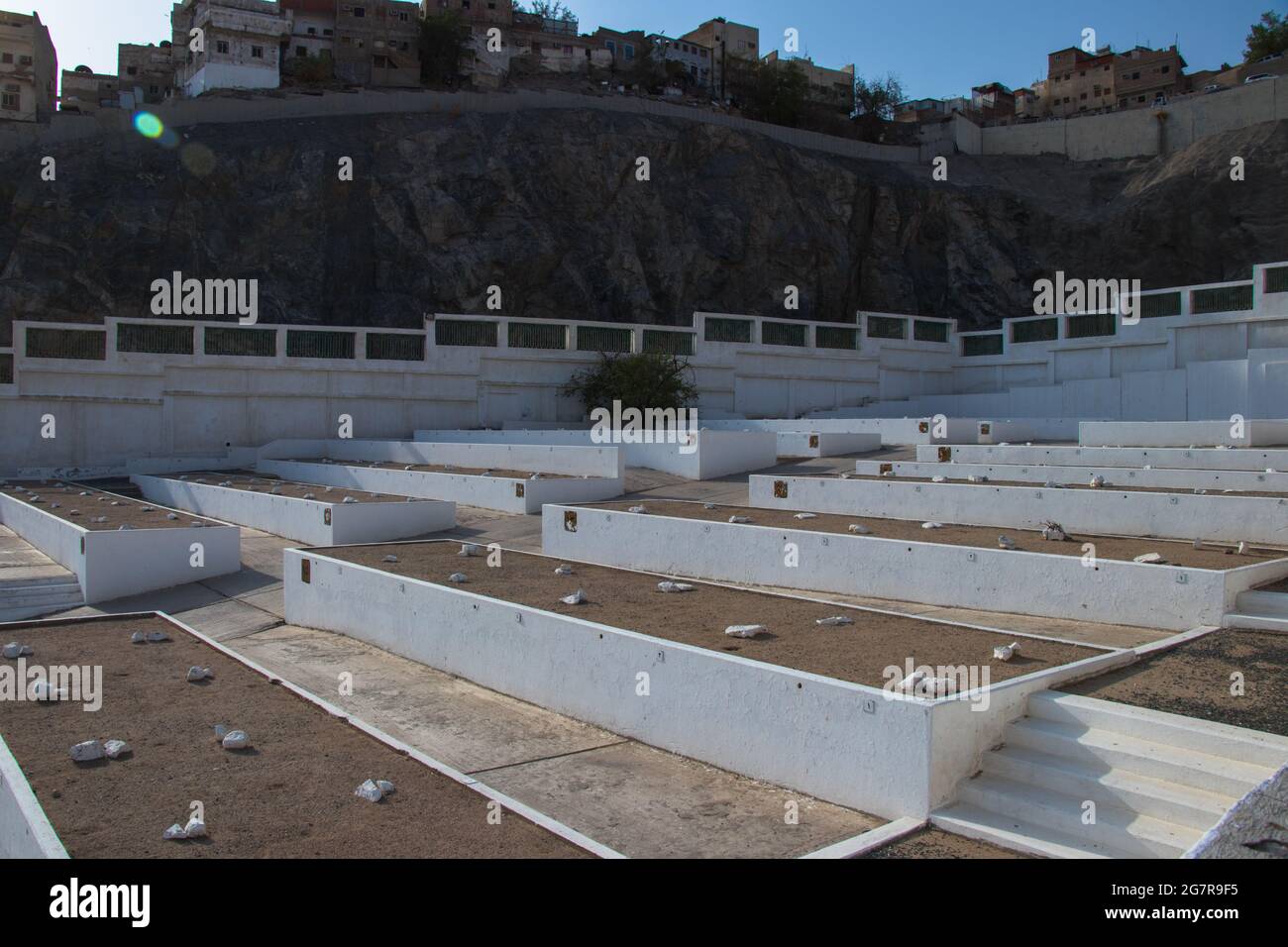 Jannat al-Mualla Cemetery in Mecca. Old Muslim graveyards i Stock Photo ...