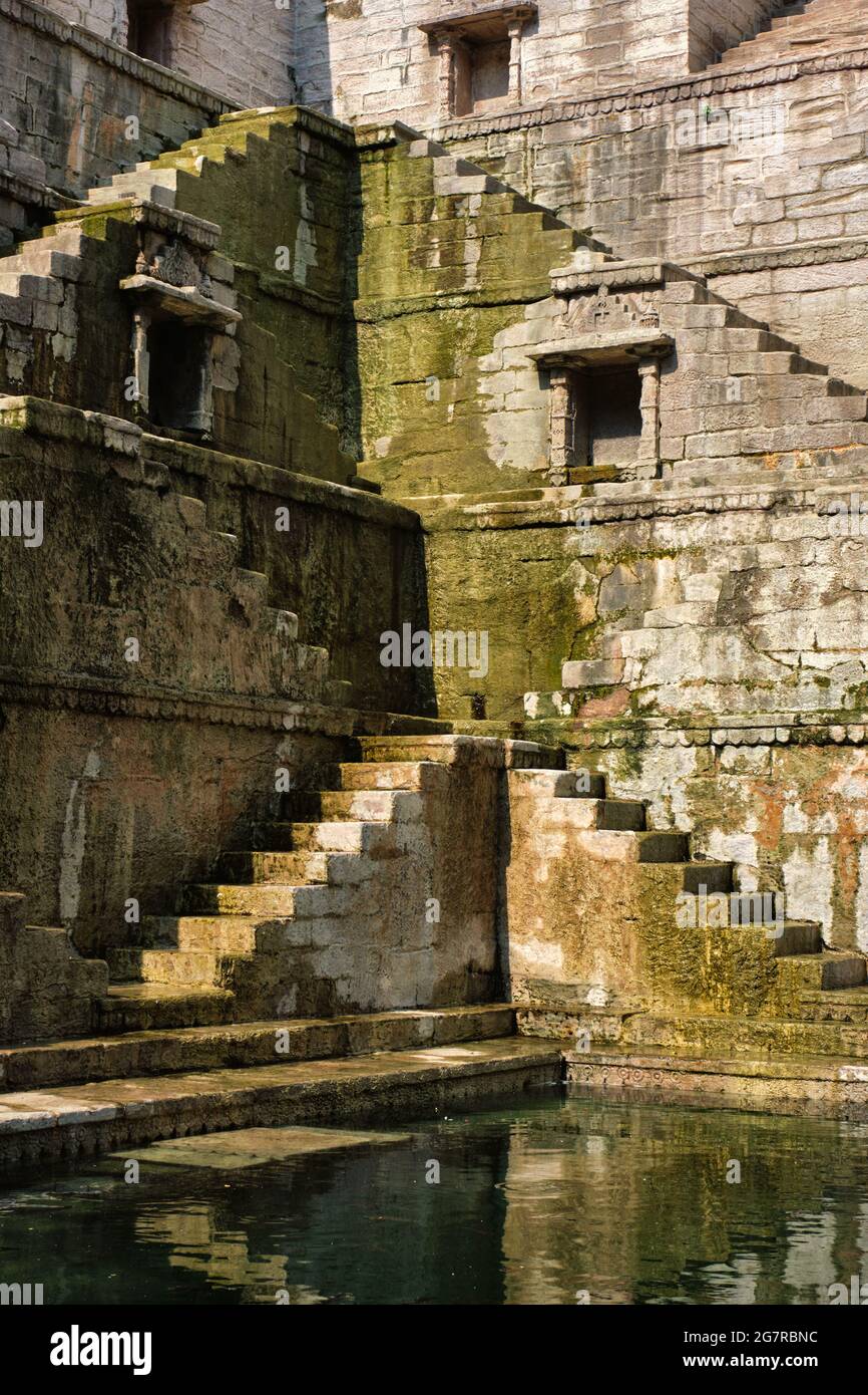 India stepwell history hi-res stock photography and images - Alamy