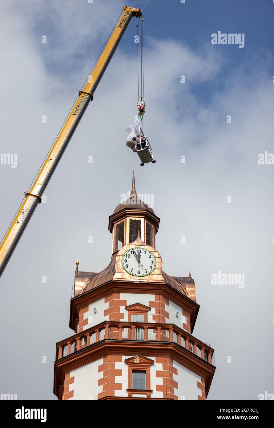 Ohrdruf, Germany. 16th July, 2021. Carpenters put the five gilded tower ...