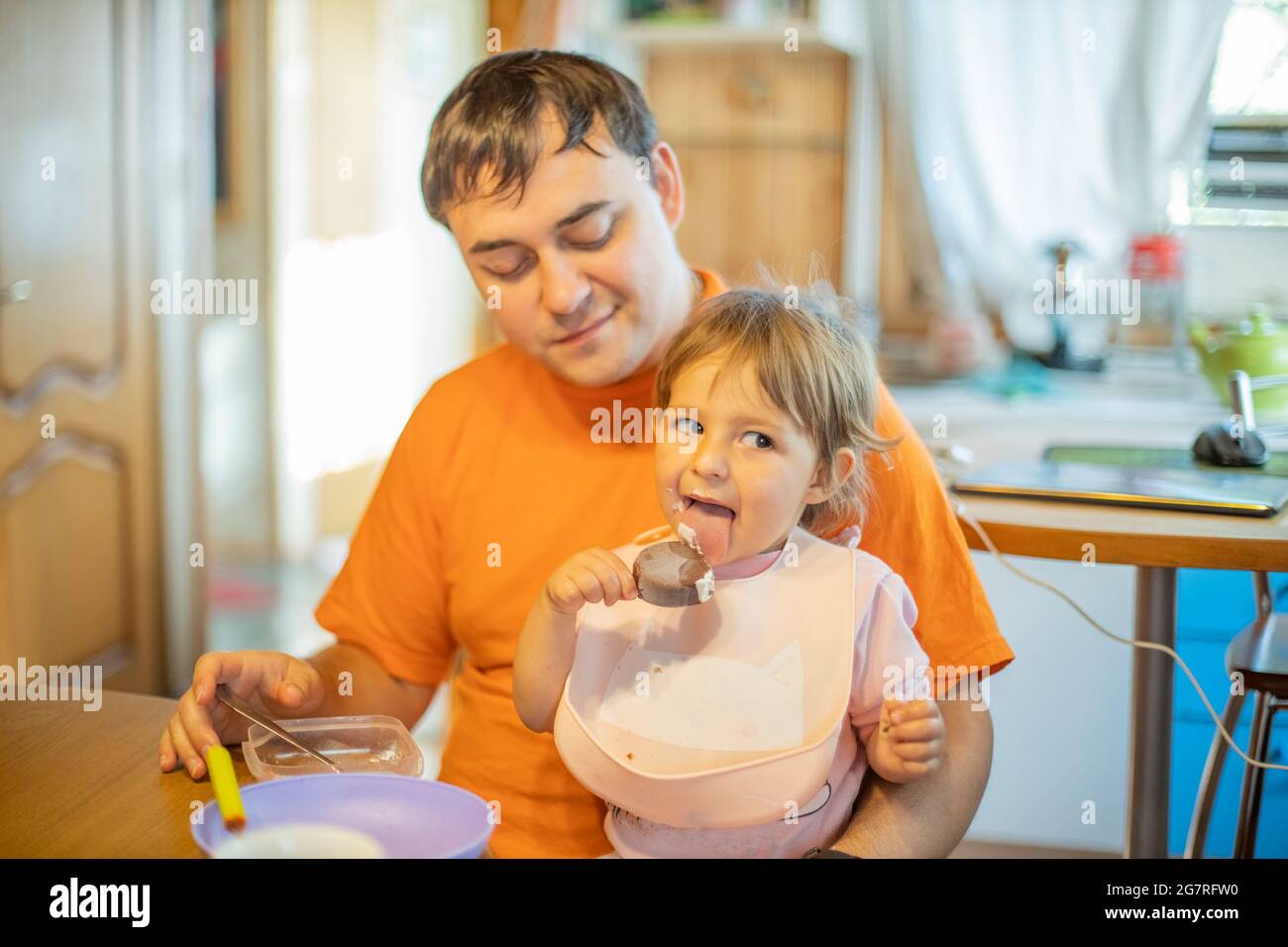 Father feeding baby hi-res stock photography and images - Alamy