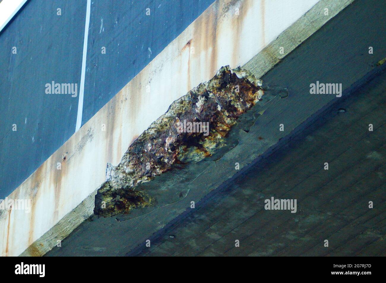 Corrosion damage on a concrete bridge Stock Photo - Alamy