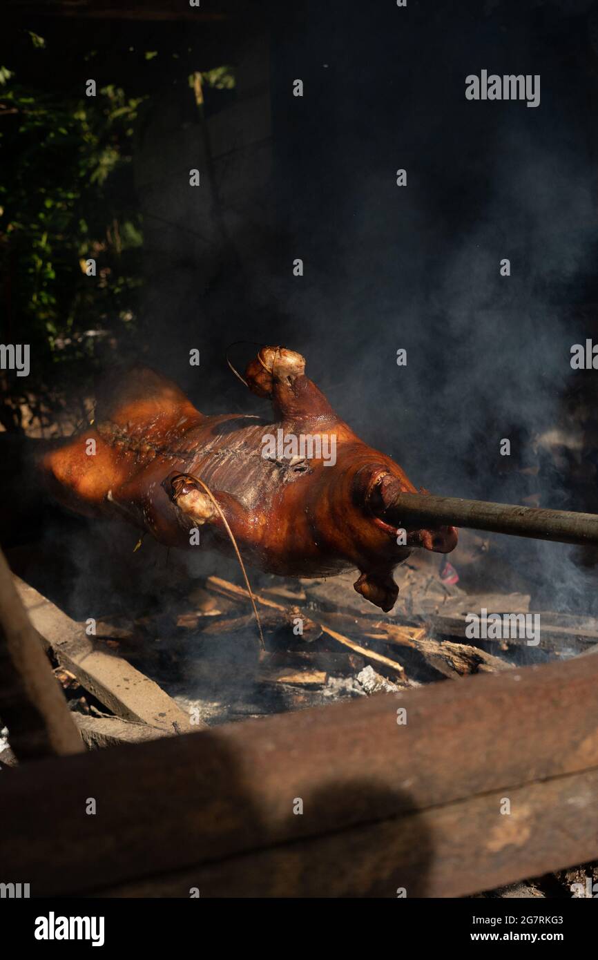Crunchy lechon hi-res stock photography and images - Alamy
