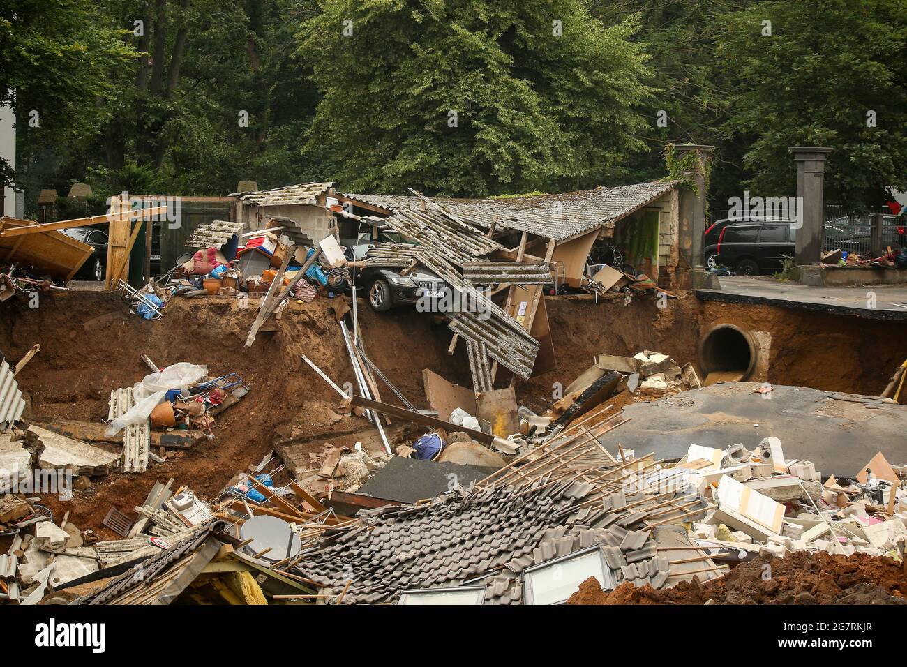 Erftstadt, Germany. 16th July, 2021. Debris of collapsed houses lie in ...