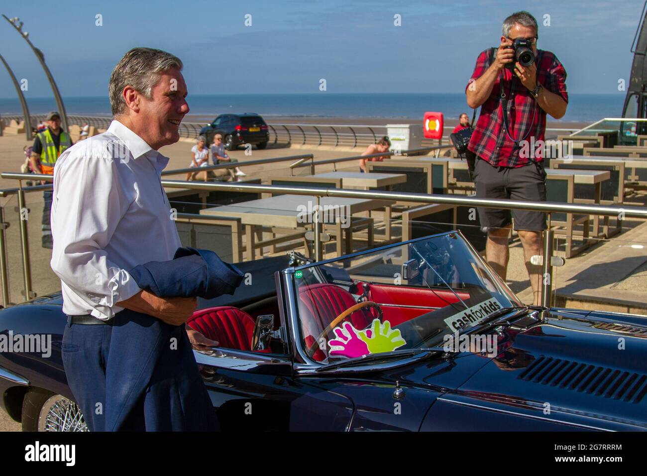 Labour mp sir keir starmer walks hi-res stock photography and images ...