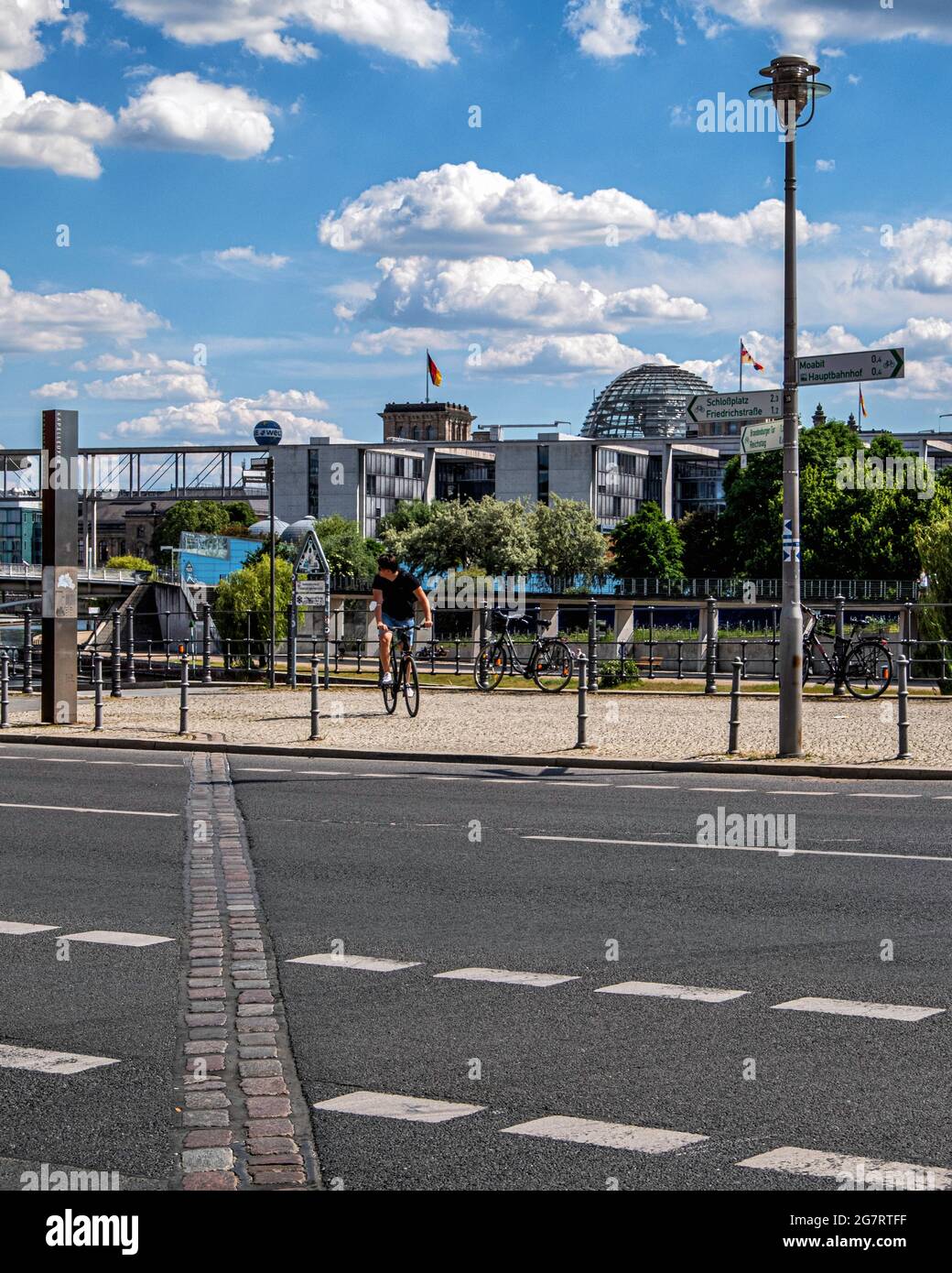 Cobblestones mark site of Berlin wall across Kapelle-Ufer, Mitte Berlin ...