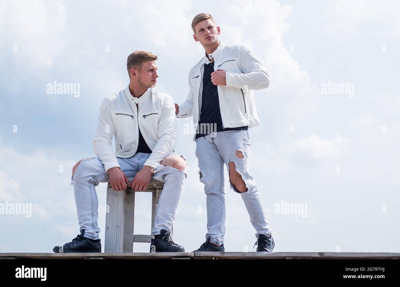 Brothers that look alike hi-res stock photography and images - Alamy