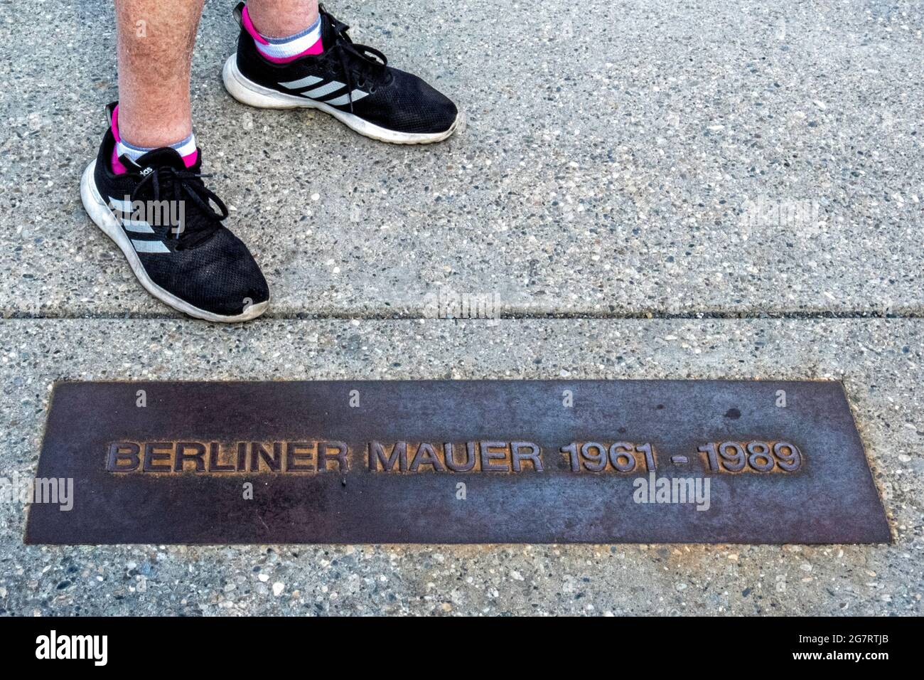 Plaque marking site of Berlin wall in Ebertstrasse. Mitte Berlin Stock ...