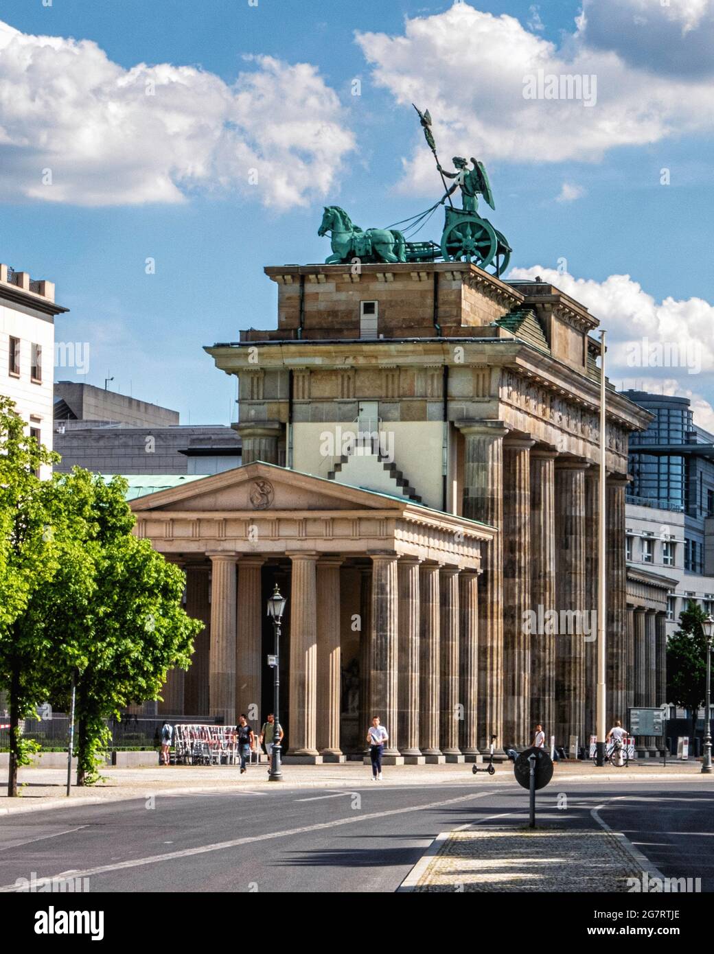 Cobblestones mark site of Berlin wall next to Brandenburg Gate in ...