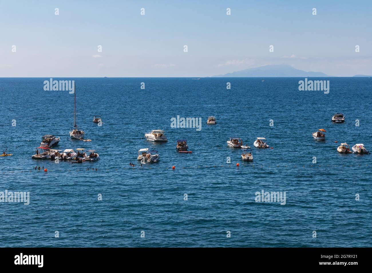 Small boats standing hi-res stock photography and images - Alamy