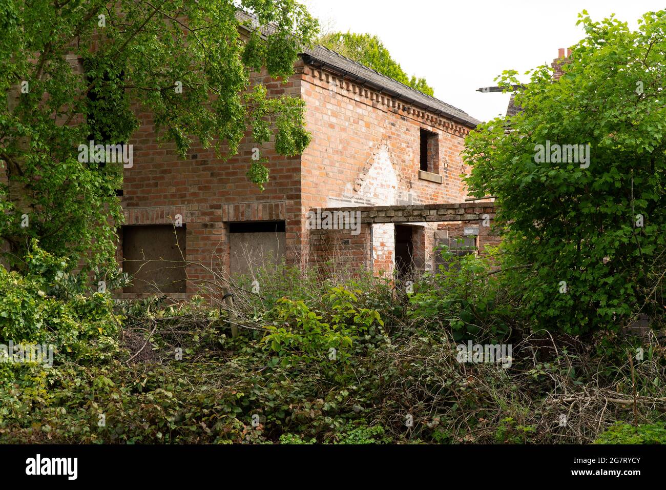 Abandoned old farm barn example Stock Photo - Alamy