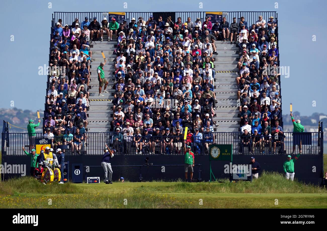 The open 2021 golf crowd hi-res stock photography and images - Alamy