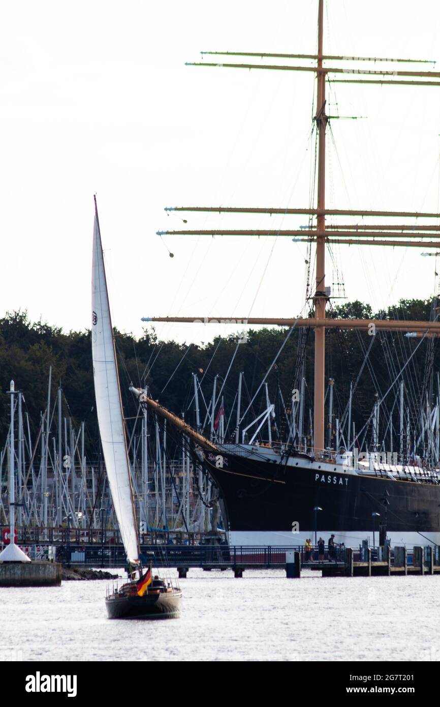 Three master ship hi-res stock photography and images - Alamy