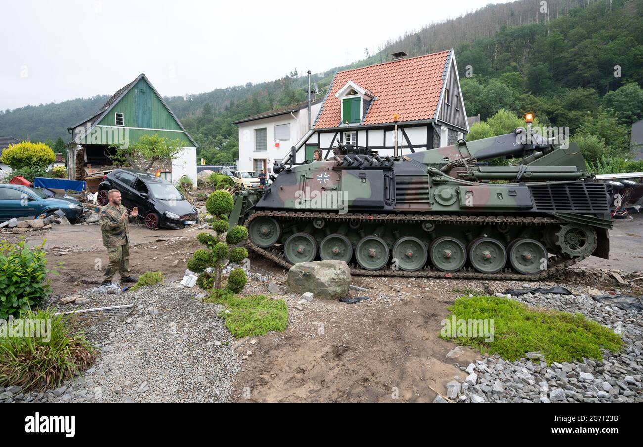 Armoured vehicle armoured engineer vehicle hi-res stock photography and ...