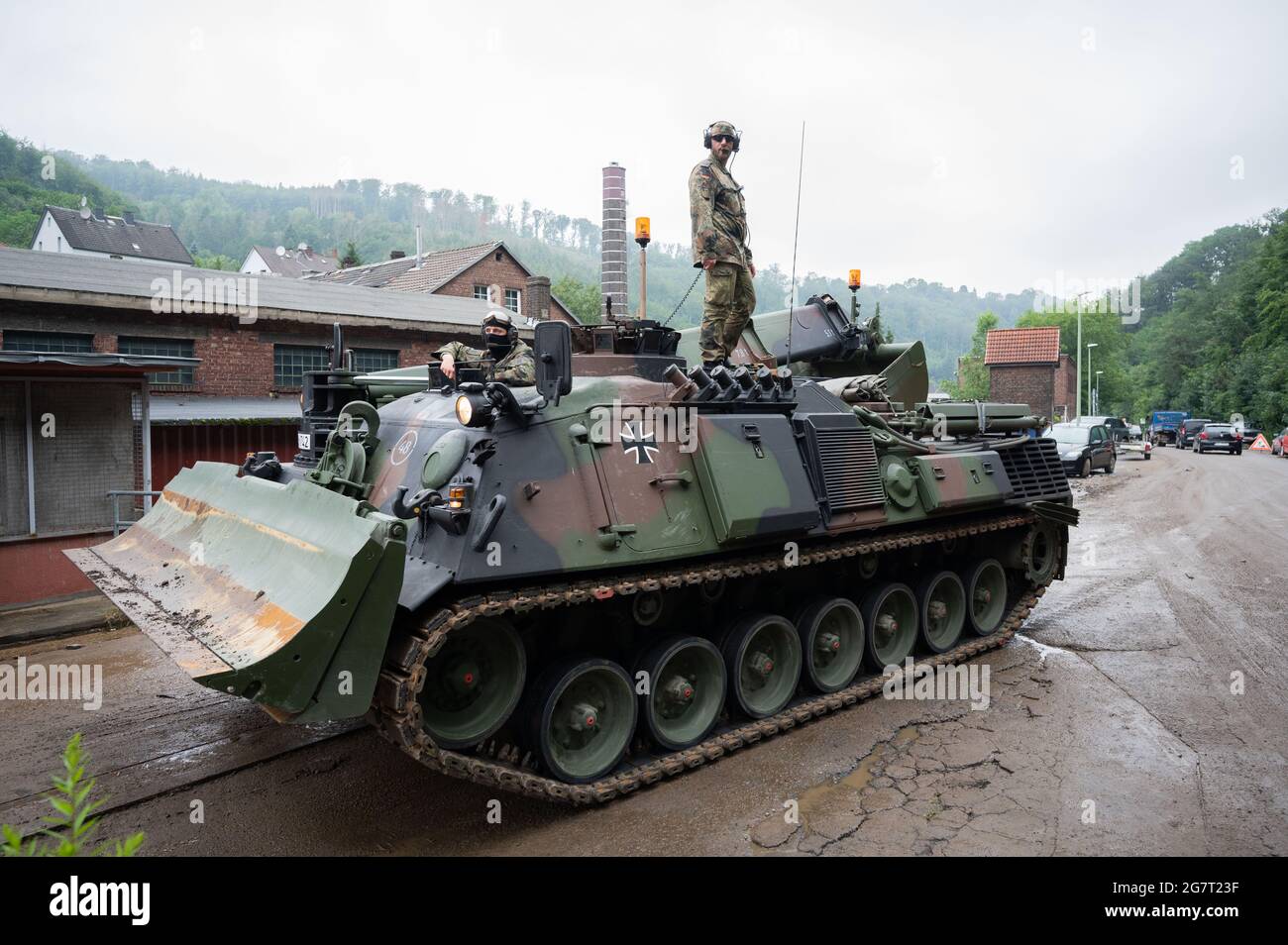 16 July 2021, North Rhine-Westphalia, Hagen: Soldiers of the German ...
