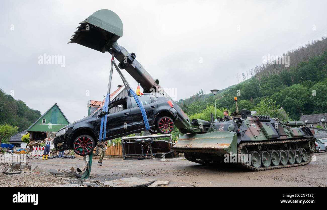 Armoured vehicle armoured engineer vehicle hi-res stock photography and ...