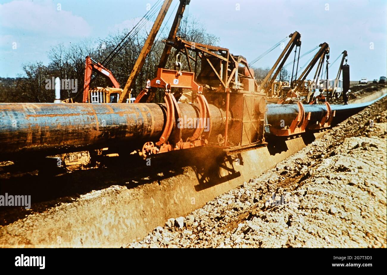 Pipeline construction 1970s hi-res stock photography and images - Alamy