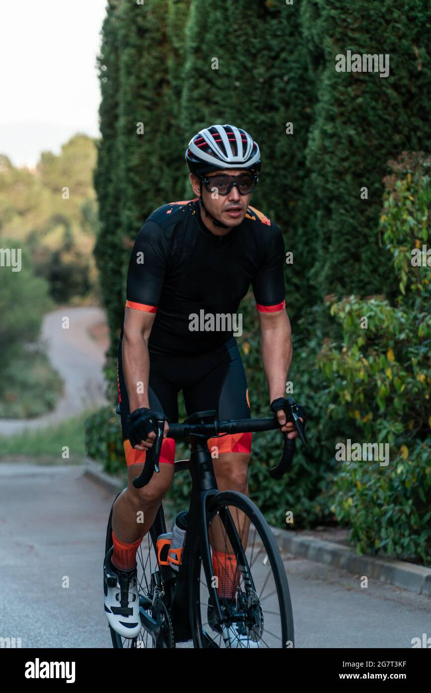 Upright bicycle hi-res stock photography and images - Alamy