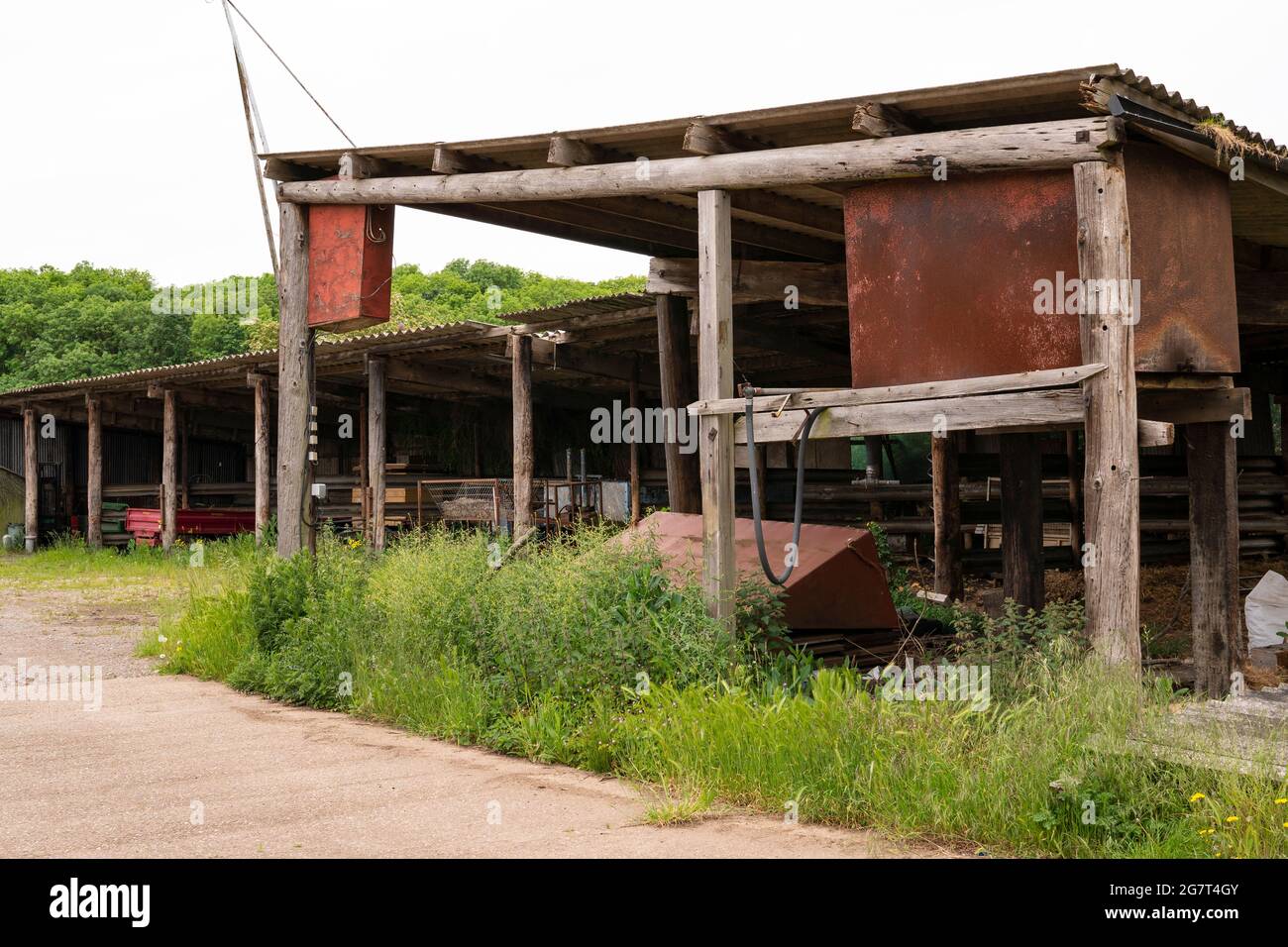Old timber framed open barn structure Stock Photo - Alamy