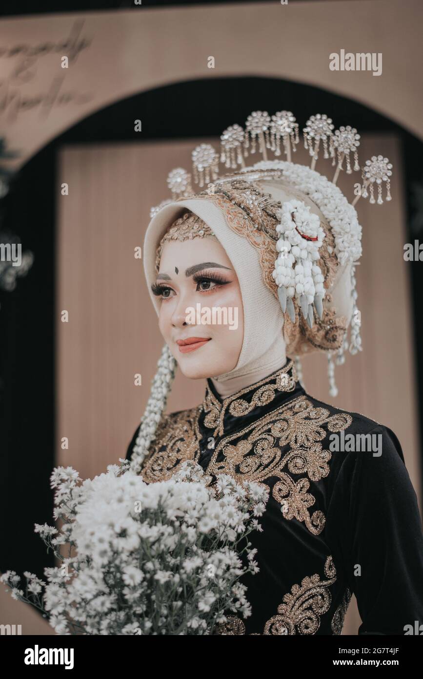 wedding using Javanese customs traditional Stock Photo - Alamy