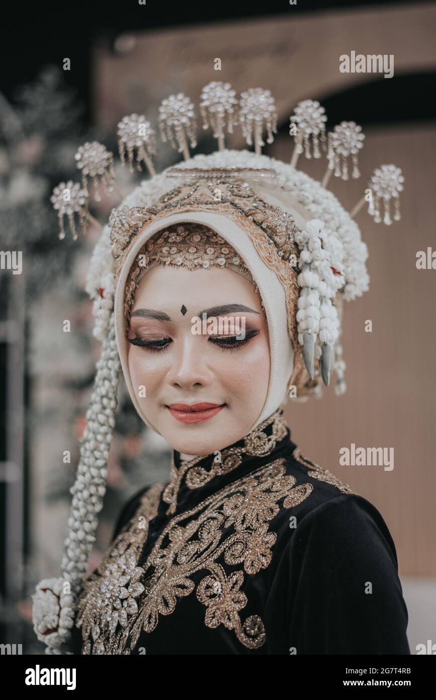 wedding using Javanese customs traditional Stock Photo - Alamy