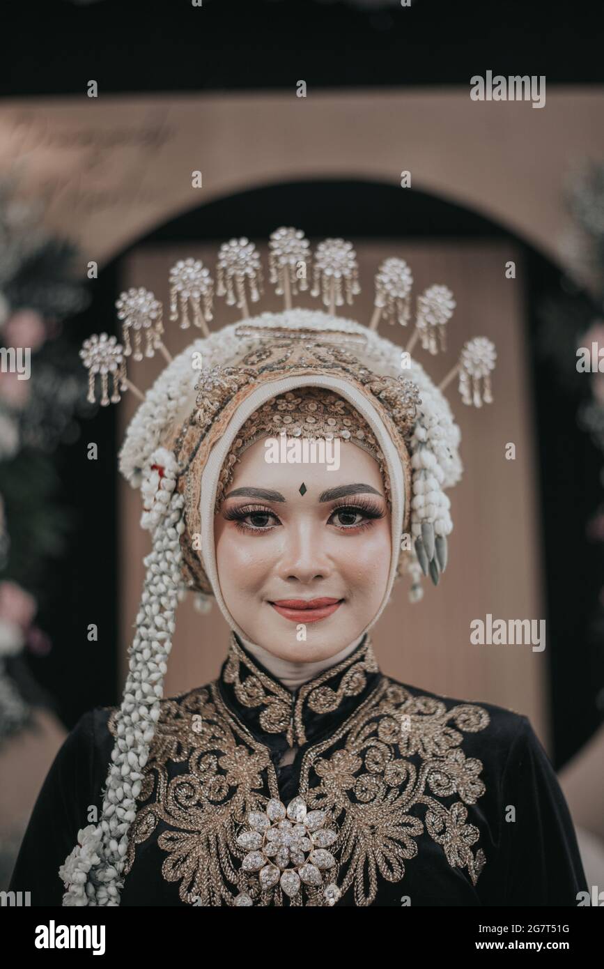 wedding using Javanese customs traditional Stock Photo - Alamy
