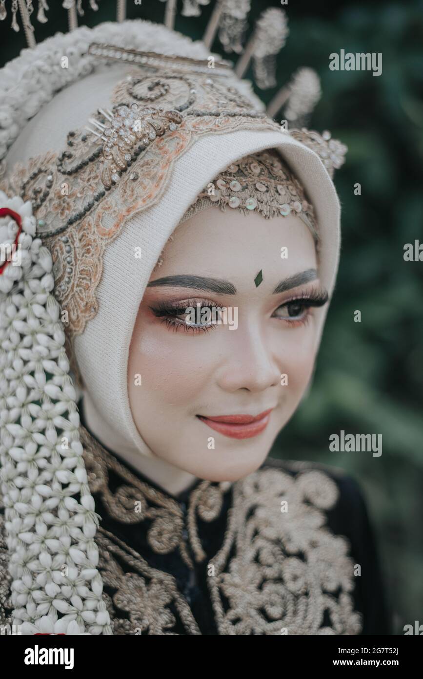 wedding using Javanese customs traditional Stock Photo - Alamy