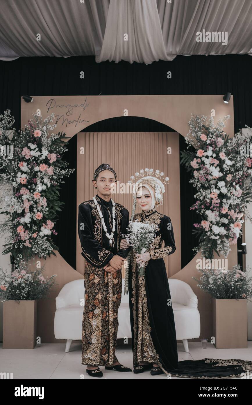 wedding using Javanese customs traditional Stock Photo - Alamy