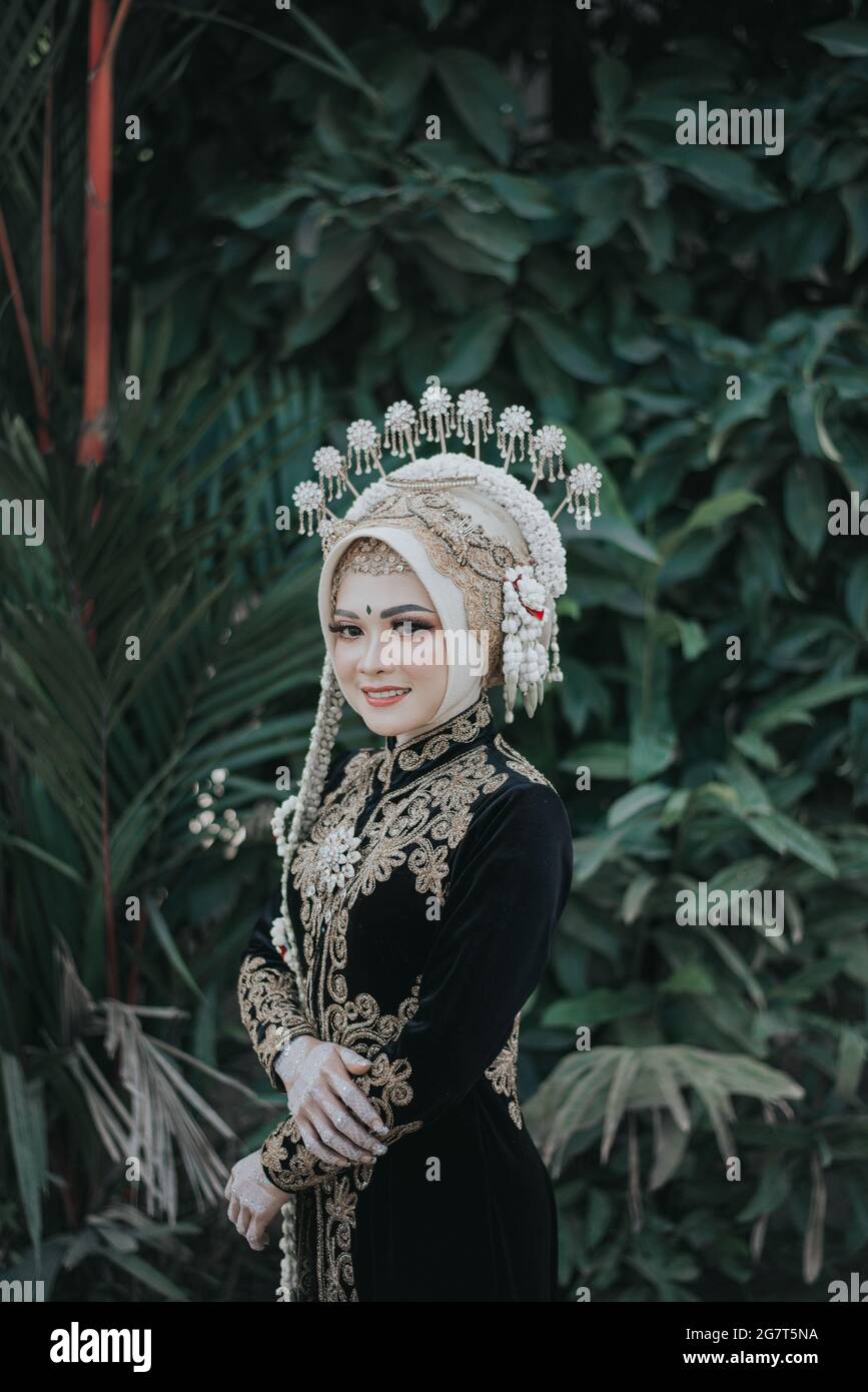 Pernikahan indonesia hi-res stock photography and images - Alamy