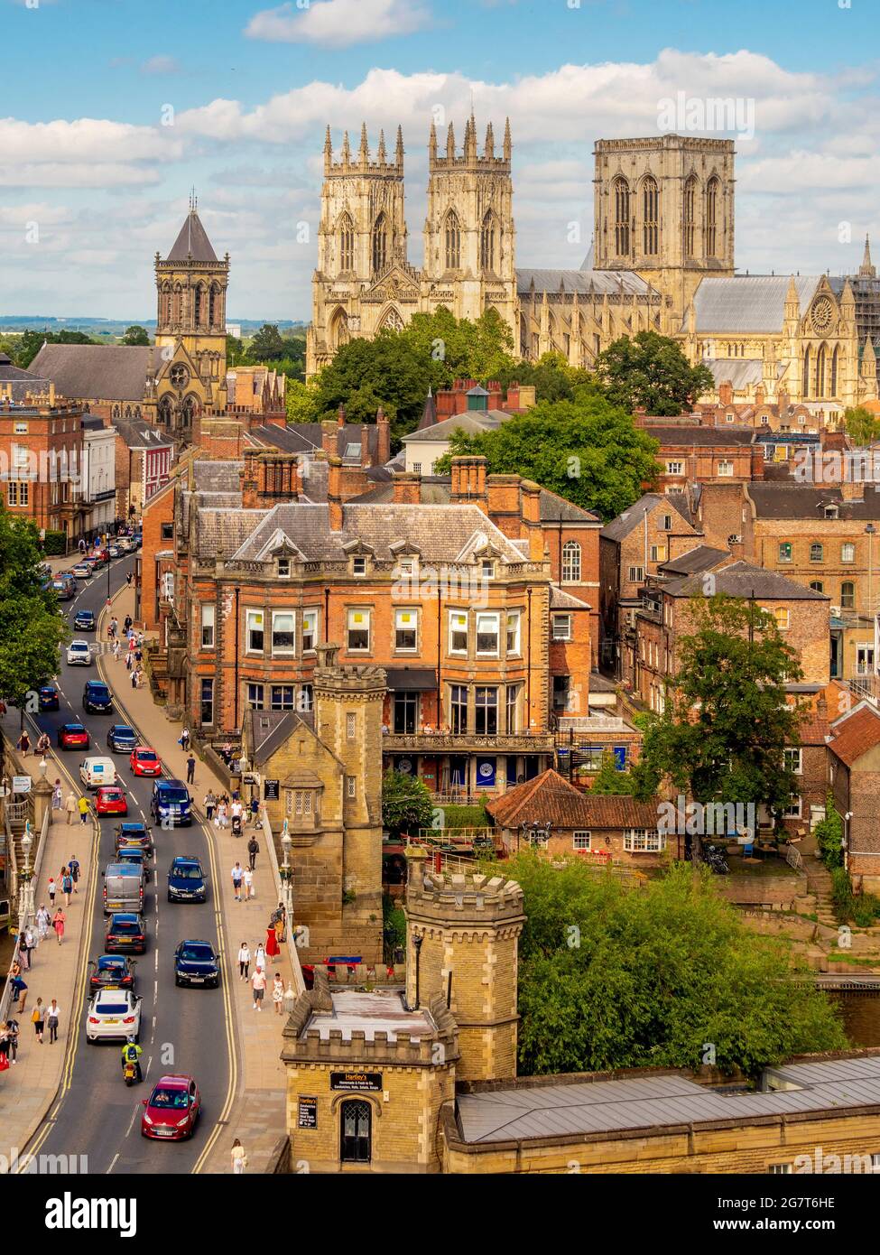 York minster street view hi-res stock photography and images - Alamy