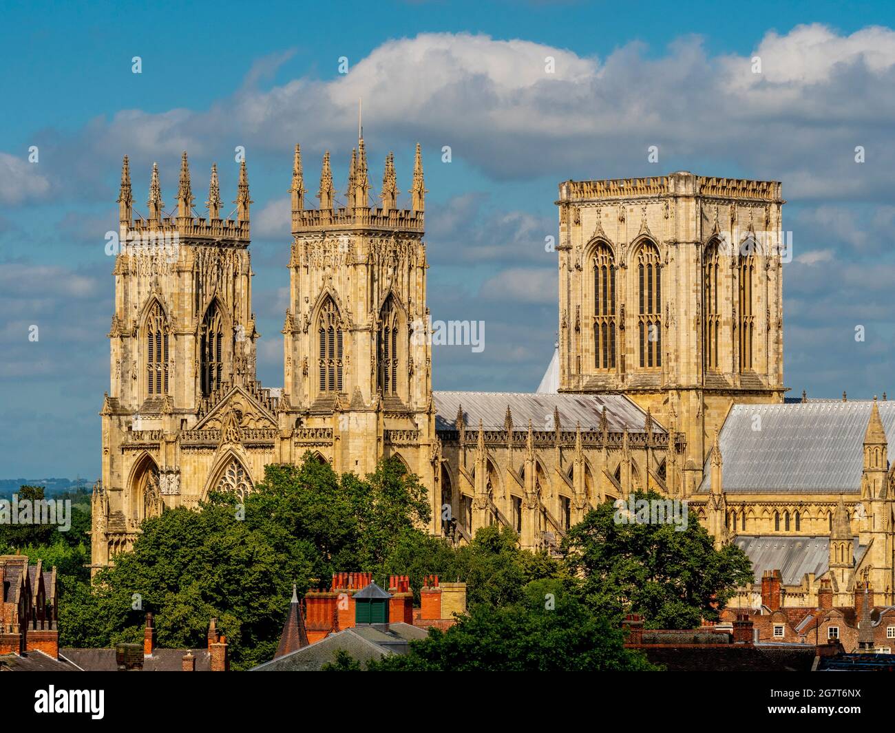 Central tower of york minster hi-res stock photography and images - Alamy