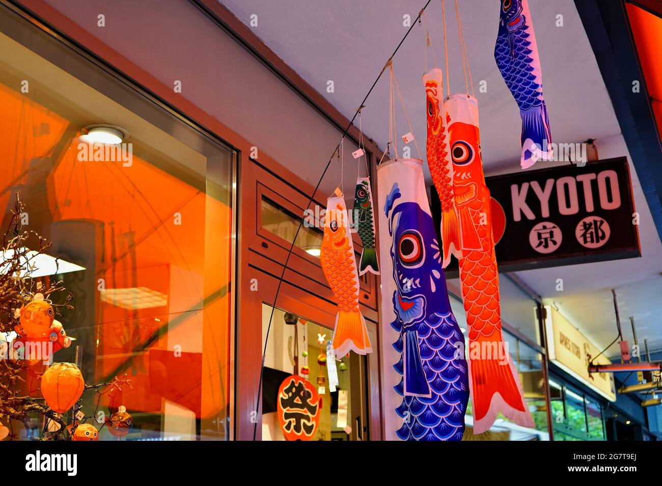 Japanese store window hi-res stock photography and images - Alamy