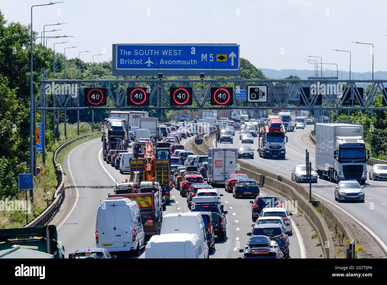 Motorway traffic travelling south on hi-res stock photography and ...