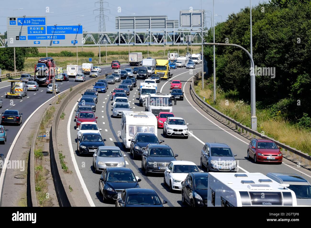 Motorway traffic travelling south on hi-res stock photography and ...
