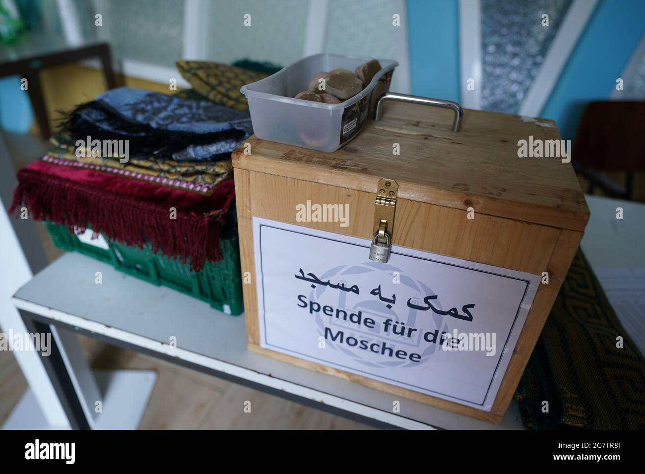 Hamburg, Germany. 16th July, 2021. A box with the inscription "Donation ...
